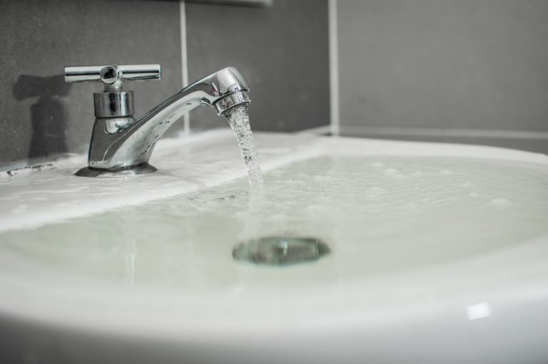 The shower habits that can affect your plumbing system - Alpine Home